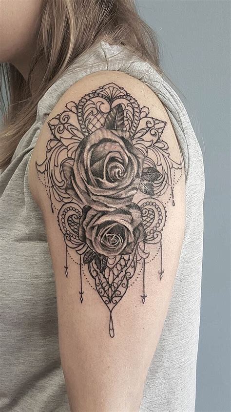 Tatuajes en el hombro para mujer 50 diseños únicos
