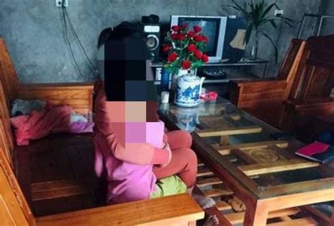 Mẹ phá cửa giải cứu con gái 9 tuổi thoát khỏi lão hàng xóm đồi bại