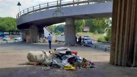 Roma Insediamento Abusivo A Piazza Delle Crociate Task Force Al