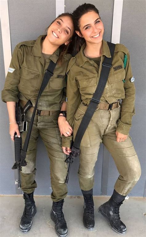 Israelische Soldatinnen zeigen ihre Ärsche Telegraph