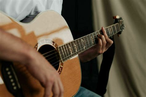 Jak nauczyć się grać na gitarze Prosty przewodnik Muziker