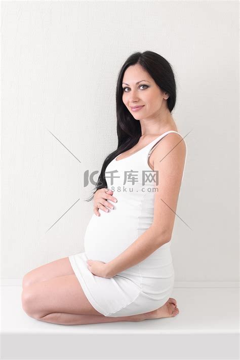 怀孕的女人高清摄影大图 千库网