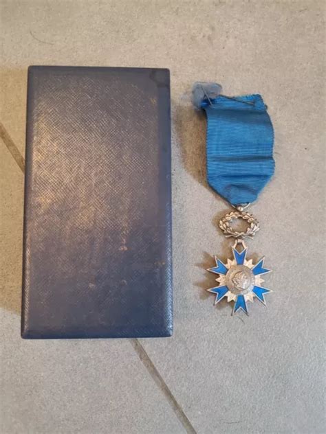 CROIX DE CHEVALIER de l Ordre National du Mérite dans sa boite EUR 20