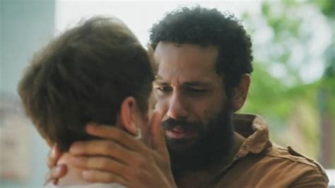 Terra E Paix O Amor Entre Ramiro E Kelvin Carrega Novela Nas Costas