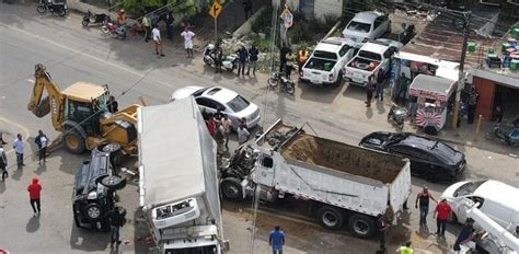 VIDEO Accidente de tránsito múltiple deja al menos 10 heridos en Santiago