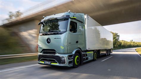 Especial IAA Mercedes Benz destaca o eActros 600 elétrico EBA