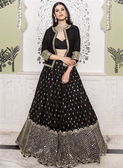 Learn 18 Different Styles Of Wearing Dupatta On Lehenga