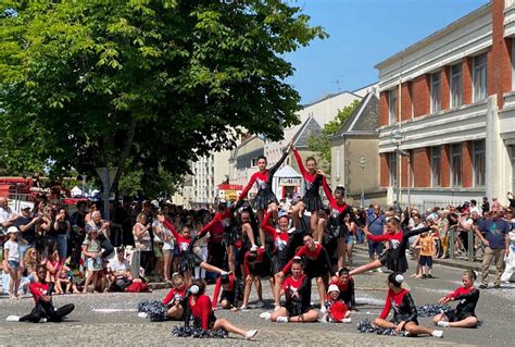 Segonzac Les Majorettes En Tourn E Estivale Charente Libre Fr