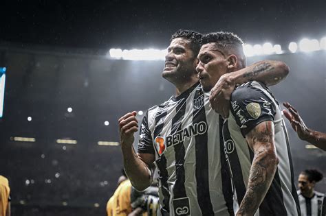 Hulk e Paulinho somam 22 participações em gol na temporada Clube