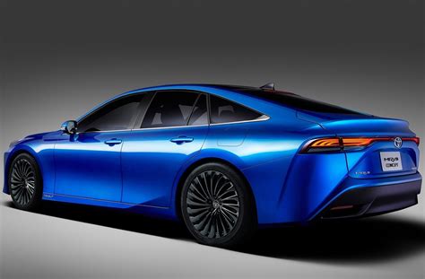 Movido a hidrogênio Toyota apresenta a segunda geração do Mirai ainda