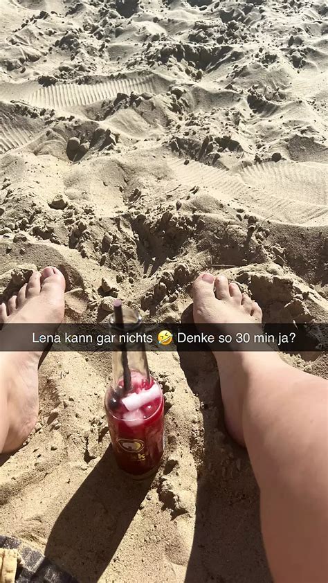 Pojkvän Otrogenar Sin 18 åriga Flickvän Med Sin Bästa Vän På Snapchat När Han är På Semester