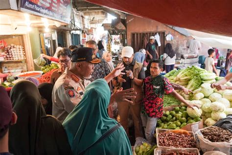 Jelang Bulan Suci Ramadhan Mahyeldi Tinjau Ketersediaan Stock Dan