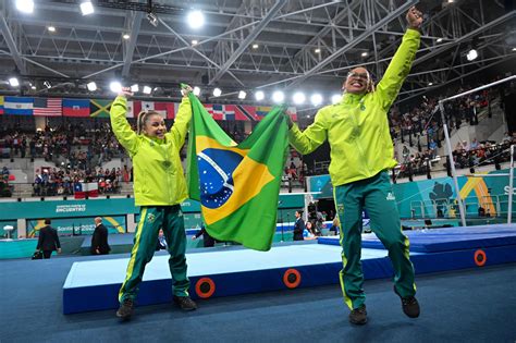 Rebeca e Flávia fazem dobradinha