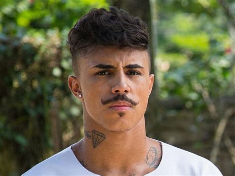 Quem é MC Livinho Conheça o funkeiro mais romântico do Brasil LETRAS