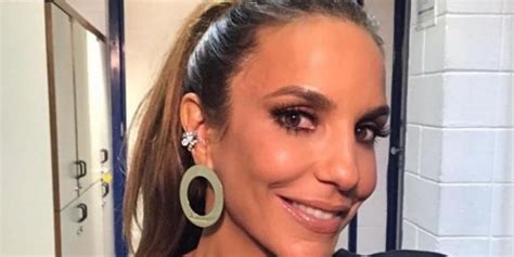 Fã Ivete Sangalo veste camisa de Justin Bieber e curte show em São