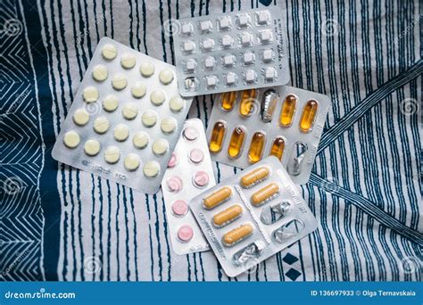 Píldoras Tabletas Y Cápsulas Farmacéuticas Clasificadas De La Medicina