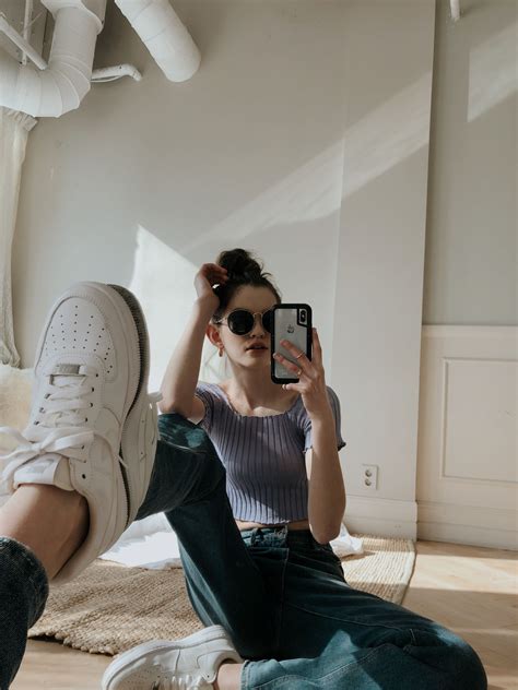 Outfit Mirror Selfie Ootd Outfit Mirror Selfie In 2020 Selfie Poses Instagram Mirror Selfie