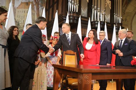 Prezydent Andrzej Duda Podpisa W Katowicach Ustaw O Narodowym Dniu