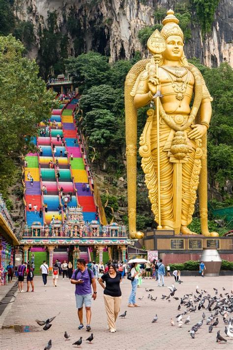 Kuala Lumpur Malaysia 12 De Abril De 2024 Adeptos E Turistas Nas
