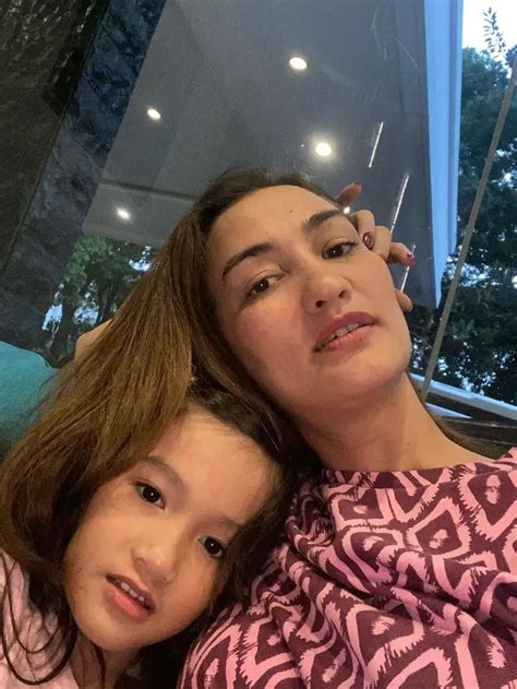10 Potret Menggemaskan Salma Anak Rio Dewanto Atiqah Hasiholan Punya