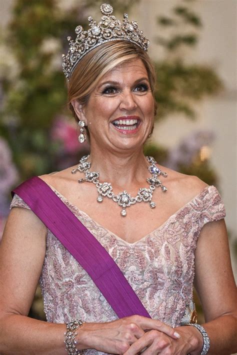Revista Instyle On Twitter El Ltimo Look De Gala De La Reina