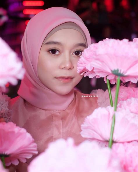 Rizky Billar Makin Terpesona 9 Potret Lesty Dalam Balutan Busana Pink