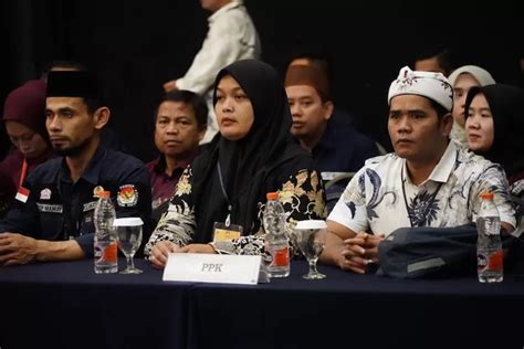 KPU Garut Gelar Rapat Pleno Rekapitulasi Hasil Penghitungan Perolehan