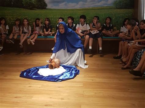 Matéria Dramatização sobre A Mulher Samaritana Colégio Notre Dame