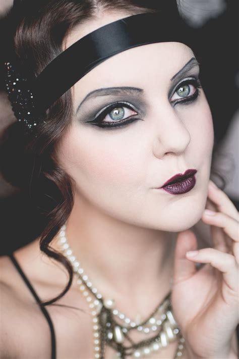 Pin On 20 30 S Makeup Reference