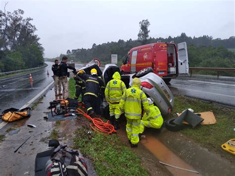 Capotamento Na BR 386 Deixa Duas Pessoas Feridas
