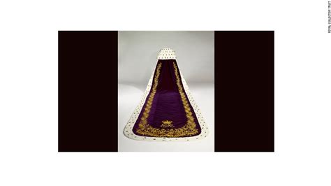 Queen Elizabeth Ii S Coronation Regalia To Go On Show Cnn