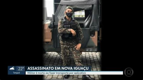 Enterrado em Seropédica o corpo do militar assassinado quando fazia