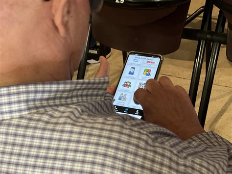 La aplicación móvil para combatir la soledad de las personas mayores