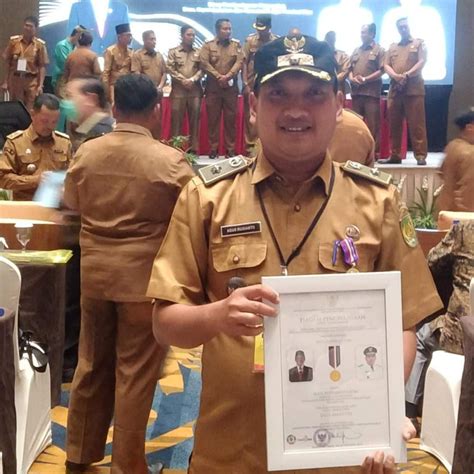 Desa Tanah Merah Raih Penghargaan Desa Mandiri Dari Kemendes PDTT