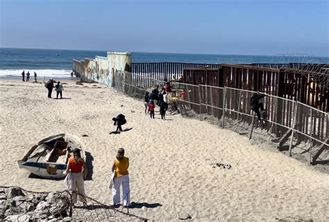Estados Unidos decenas de migrantes han caído de muro fronterizo