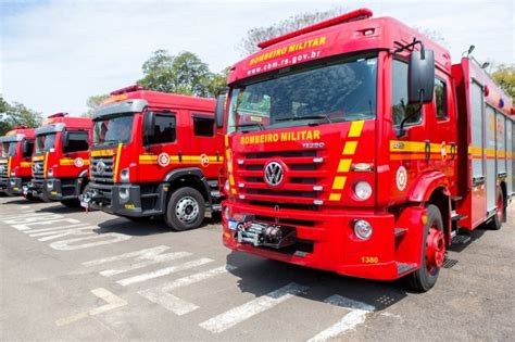 Corpo de Bombeiros Militar recebe viaturas de combate a incêndio e