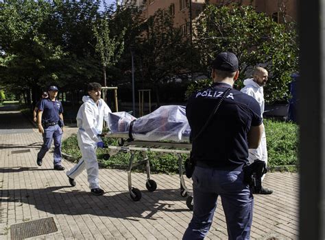 Uccide La Madre A Coltellate In Casa A Milano E Si Suicida Primopiano