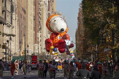 Globos y estrellas en desfile de Acción de Gracias de Nueva York