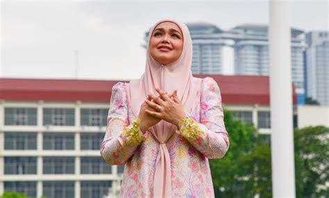 Dato Seri ArwahJemin On Twitter Siti Nurhaliza Sebagai Wan Azizah