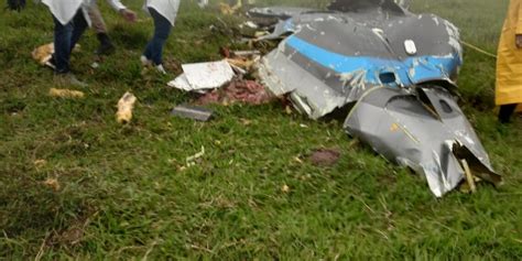 ATUALIZAÇÃO VÍDEO Avião cai e 5 pessoas morrem na zona rural de