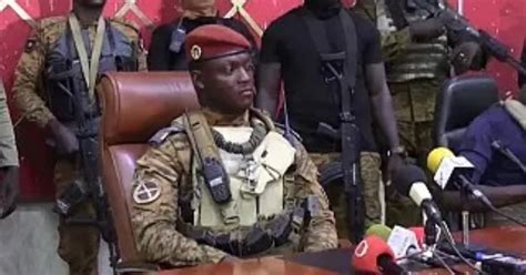 Burkina le putschiste Ibrahim Traoré président de la transition jusqu