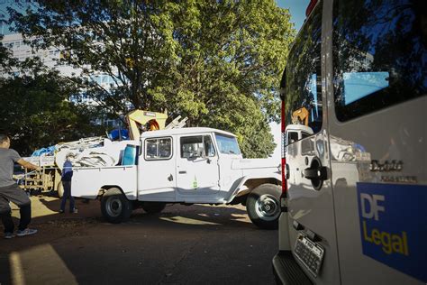 Governo de Brasília desmonta acampamento pró Bolsonaro na Esplanada
