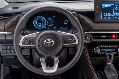 Toyota lanza en México el Yaris Sedán 2025 precios y versiones