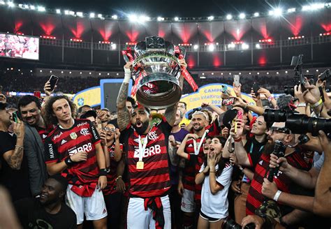 Flamengo bate Corinthians nos pênaltis e é campeão pela 4ª vez da Copa