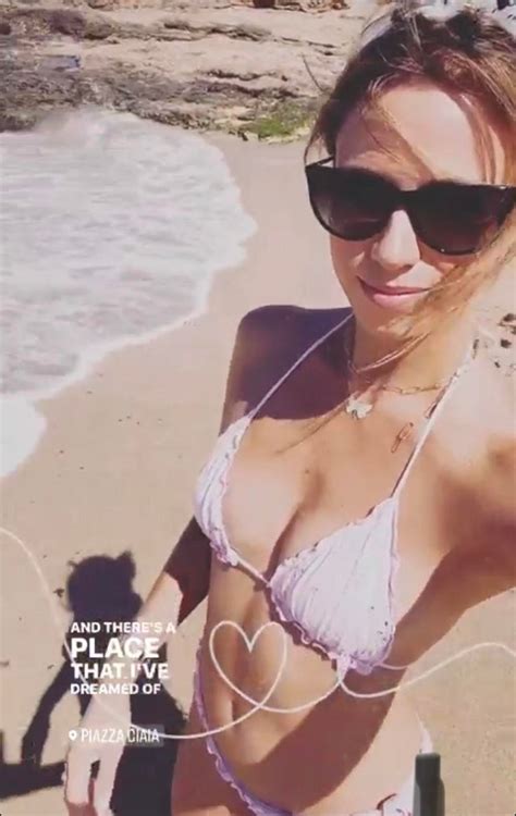 9 Sexy Hot Cheryl Scott Bikini Pics