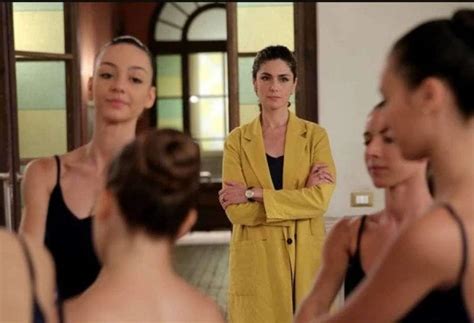 Pippitel Su Canale 5 Luce Dei Tuoi Occhi Cala Ma Conquista La