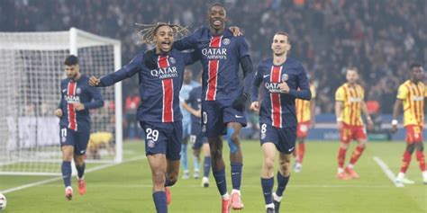 Ligue Le Psg Creuse L Cart En T Te Du Classement