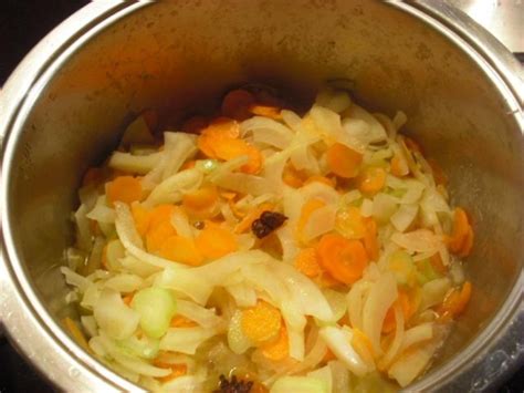 Forellenfilets mit Fenchel Gelbe Rüben Gemüse Rezept kochbar de