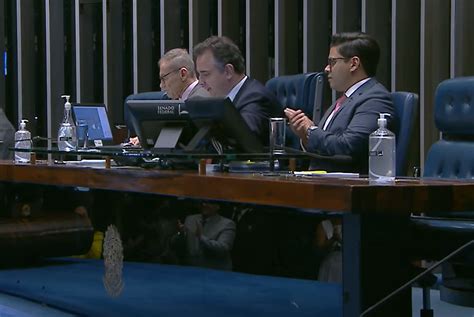 Senado aprova PEC da Transição