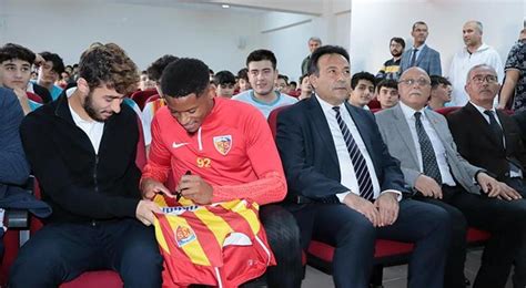 Kartal Kayra Yılmaz ve Julian Jeanvier öğrencilerle buluştu